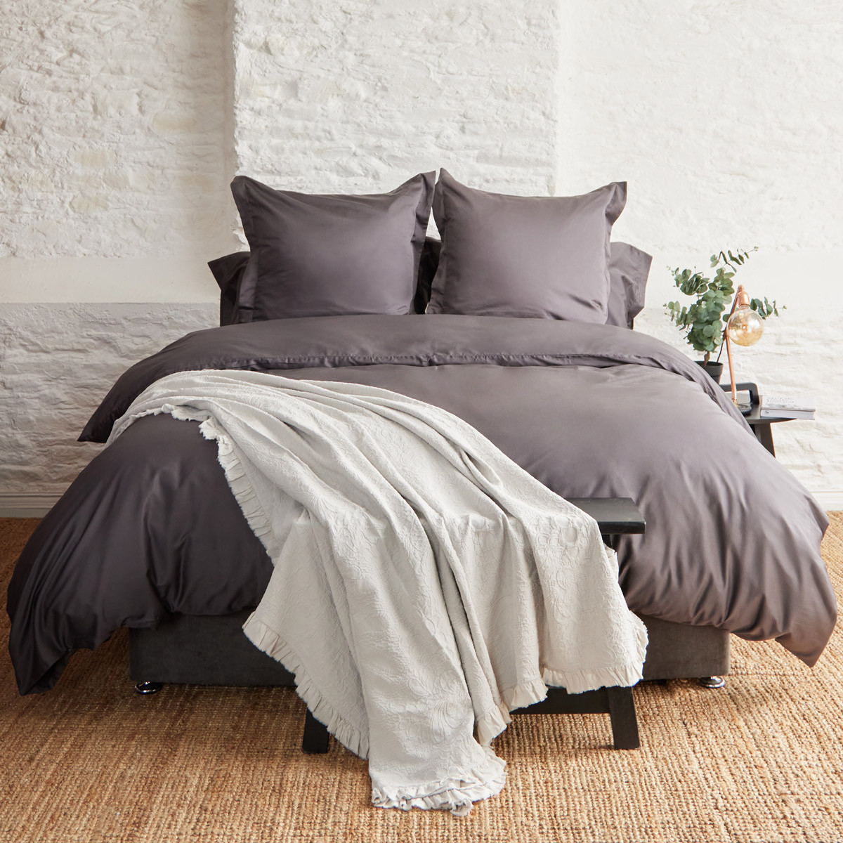 Lightweight queen bedspread store